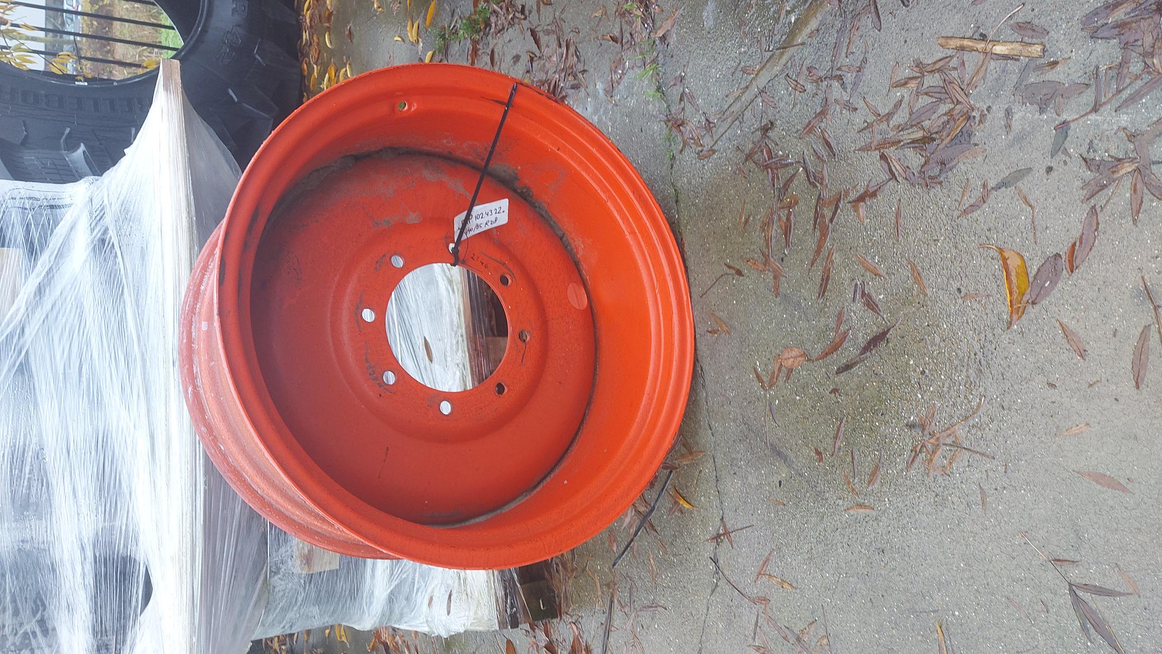 14-28 WHEEL USED CLAAS RED 221-275-8 Ø21 ET-25 V8381 VAST 1 KANT GELAST ...