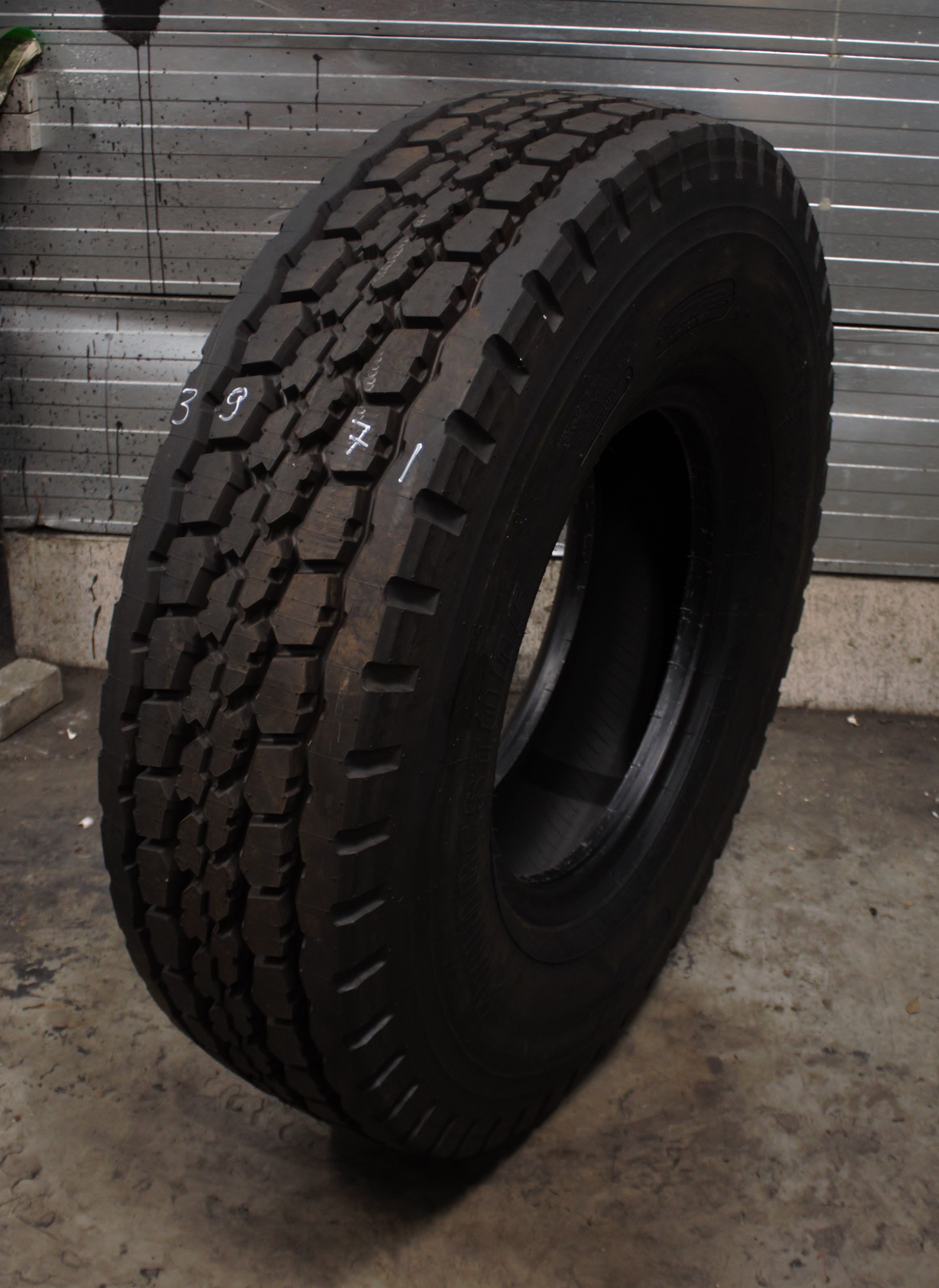 385/95R25 USED BRIDGESTONE VHS *** E-2 TL 23MM 99% NO REP 3971 | Heuver