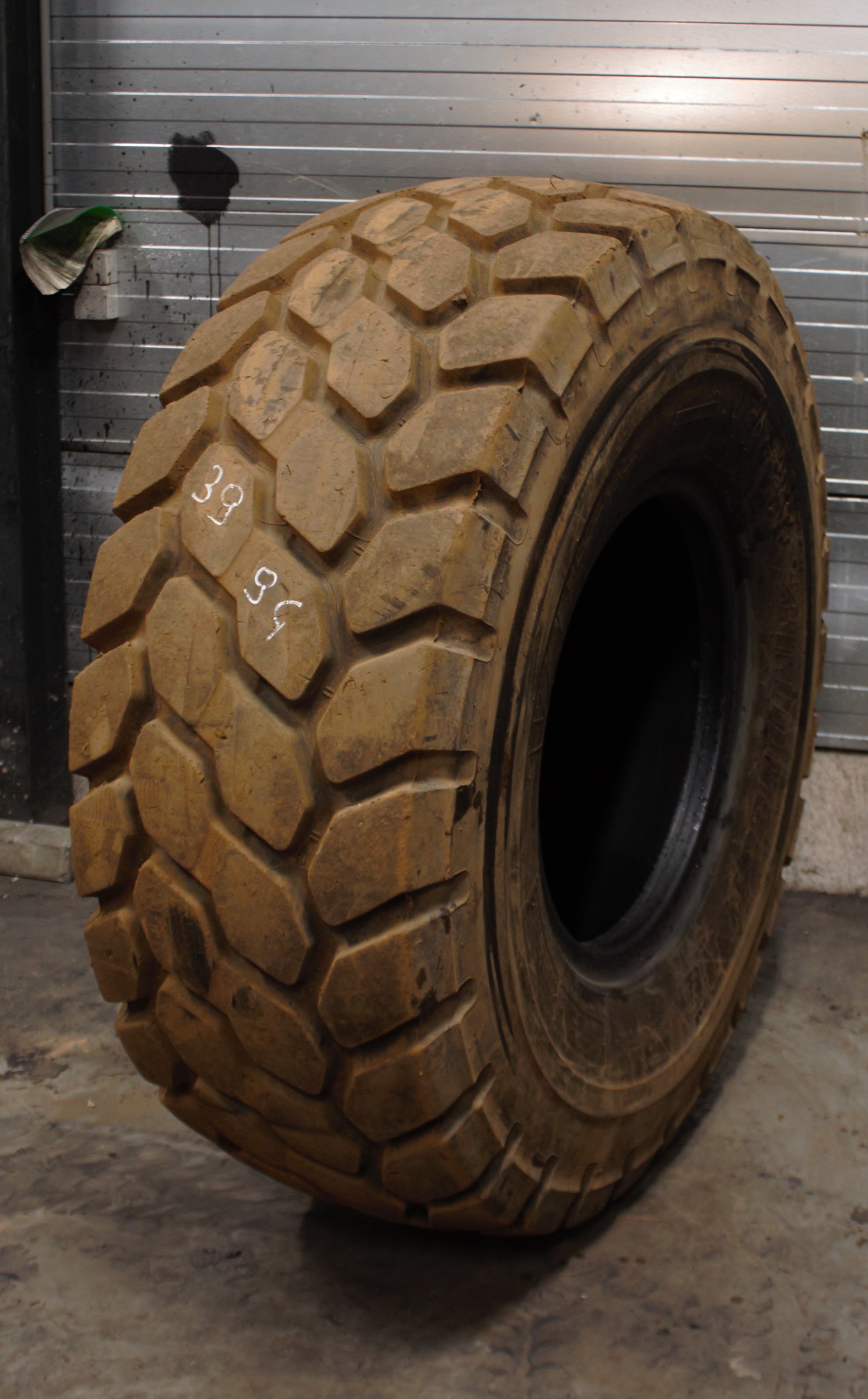 20.5R25 USED BRIDGESTONE VJT 186A2 * L-3 TL 25MM 75% NO REP 3994 | Heuver