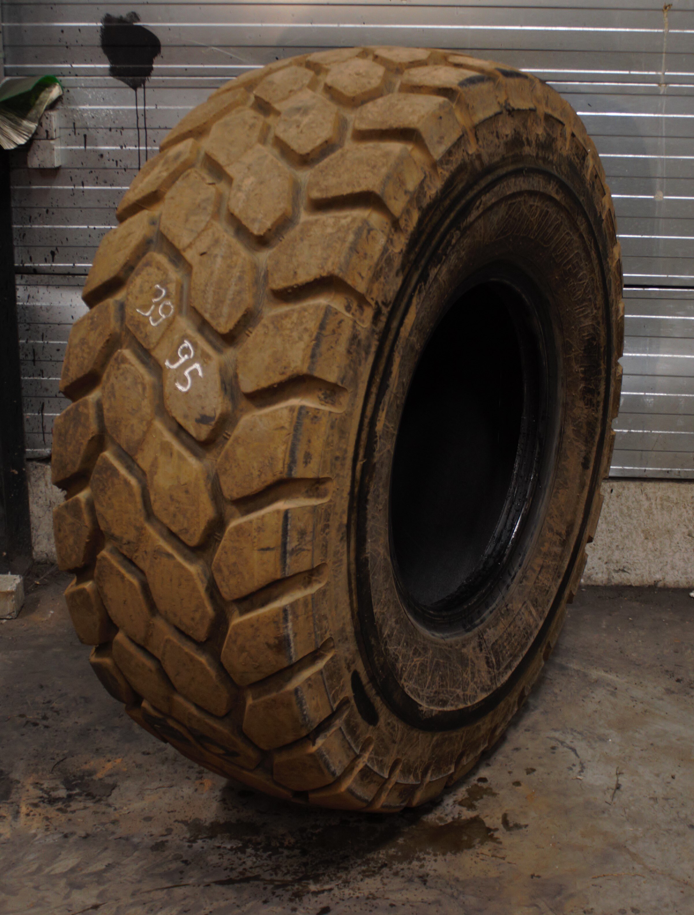 20.5R25 USED BRIDGESTONE VJT 186A2 * L-3 TL 25MM 75% NO REP 3995 | Heuver