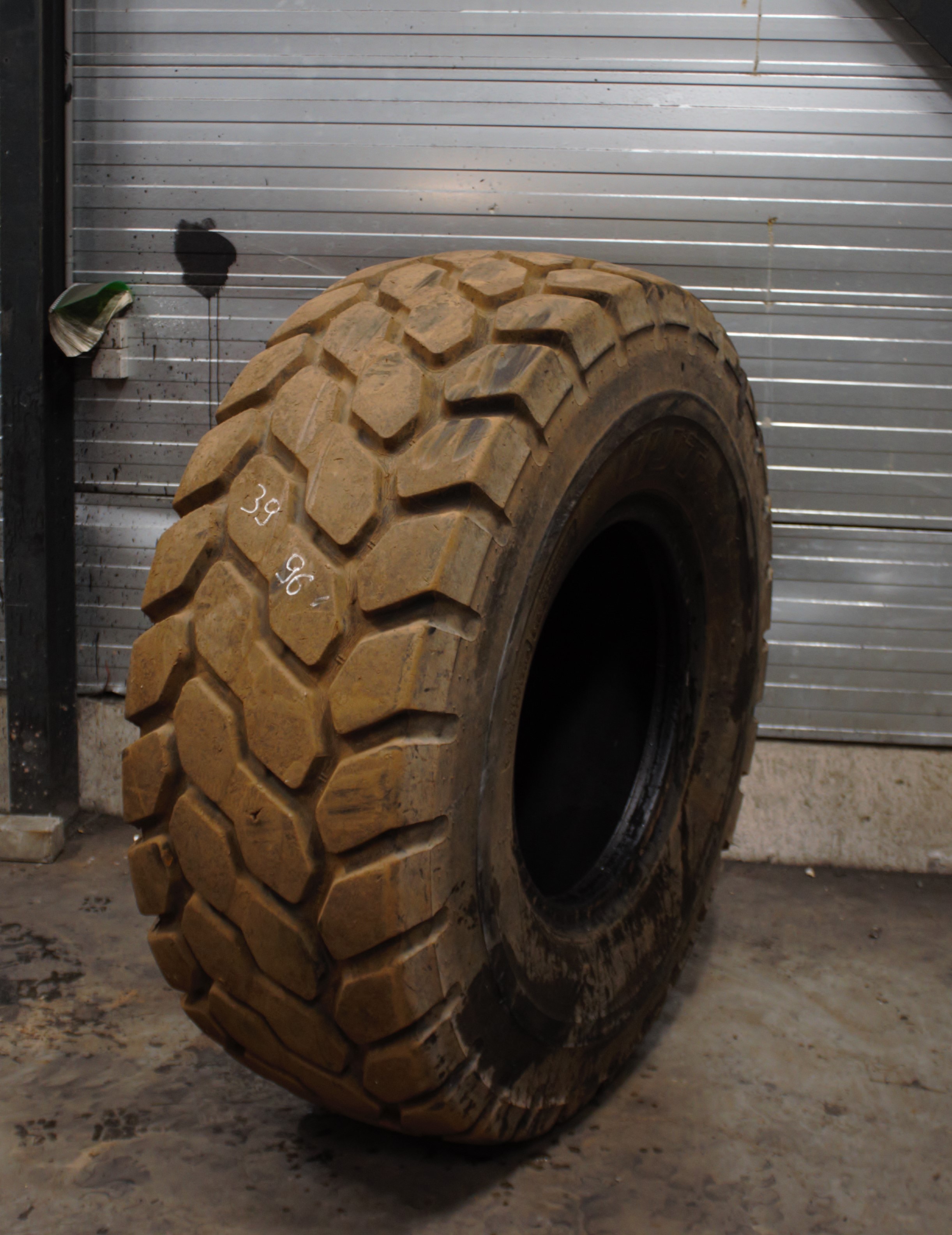 20.5R25 USED BRIDGESTONE VJT 186A2 * L-3 TL 25MM 75% NO REP 3996 | Heuver