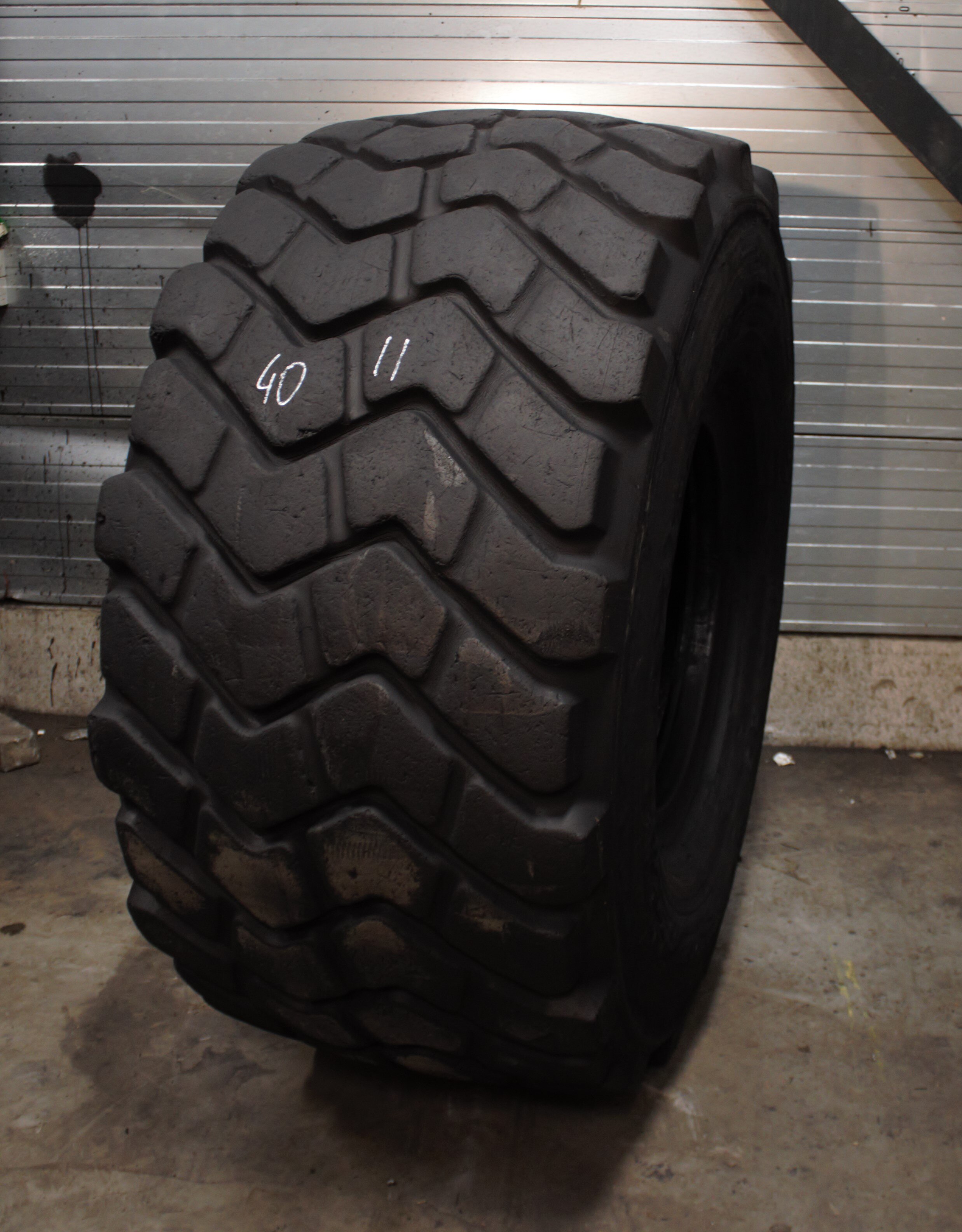 750/65R25 USED MAXFIELD MAD 65 ** E-3 TL 23MM 53% REMOULD + COSM REP ...