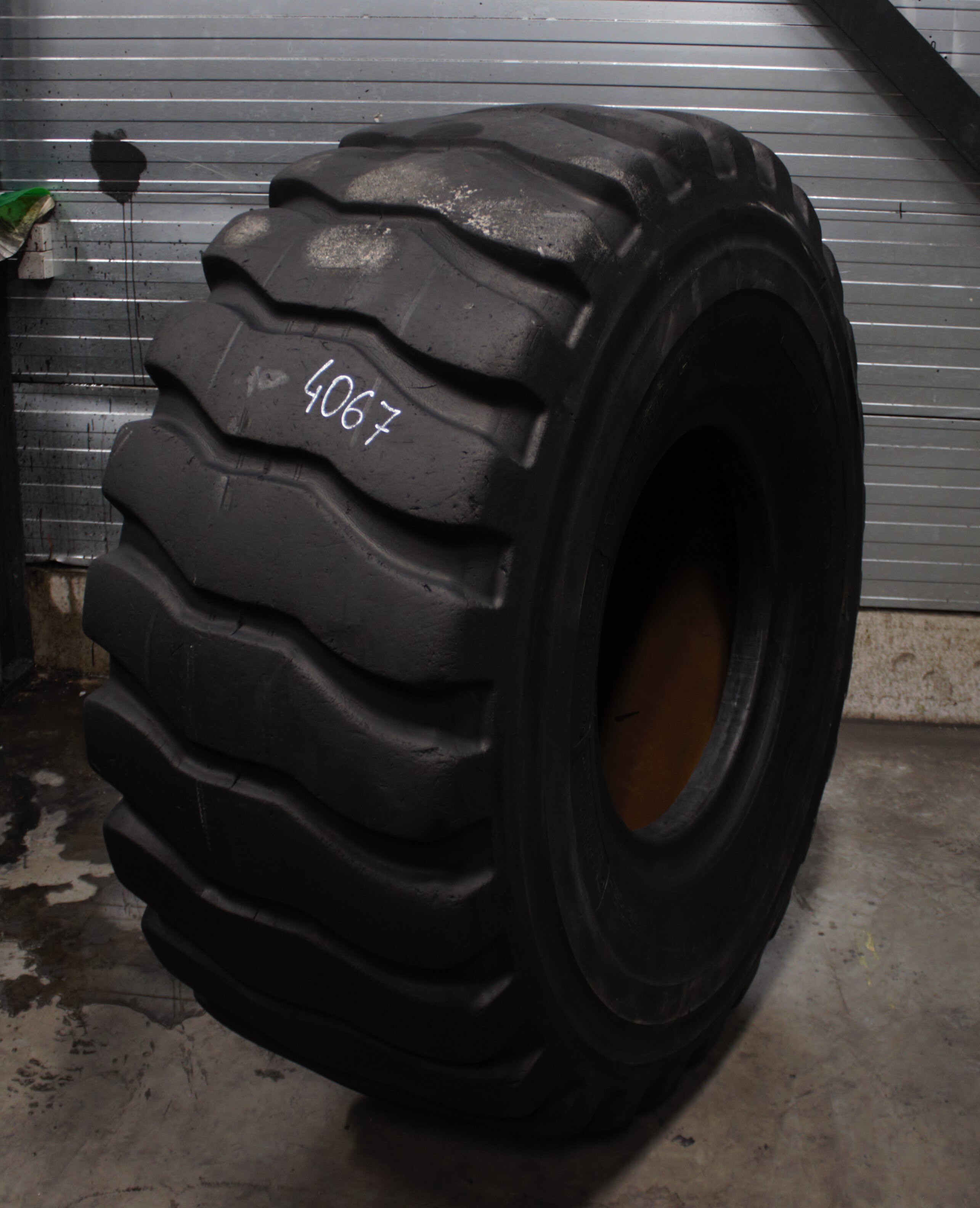 23.5R25 USED BRIDGESTONE VLT 195A2/185B ** E-3/L-3 TL 17MM 40% COSM REP ...