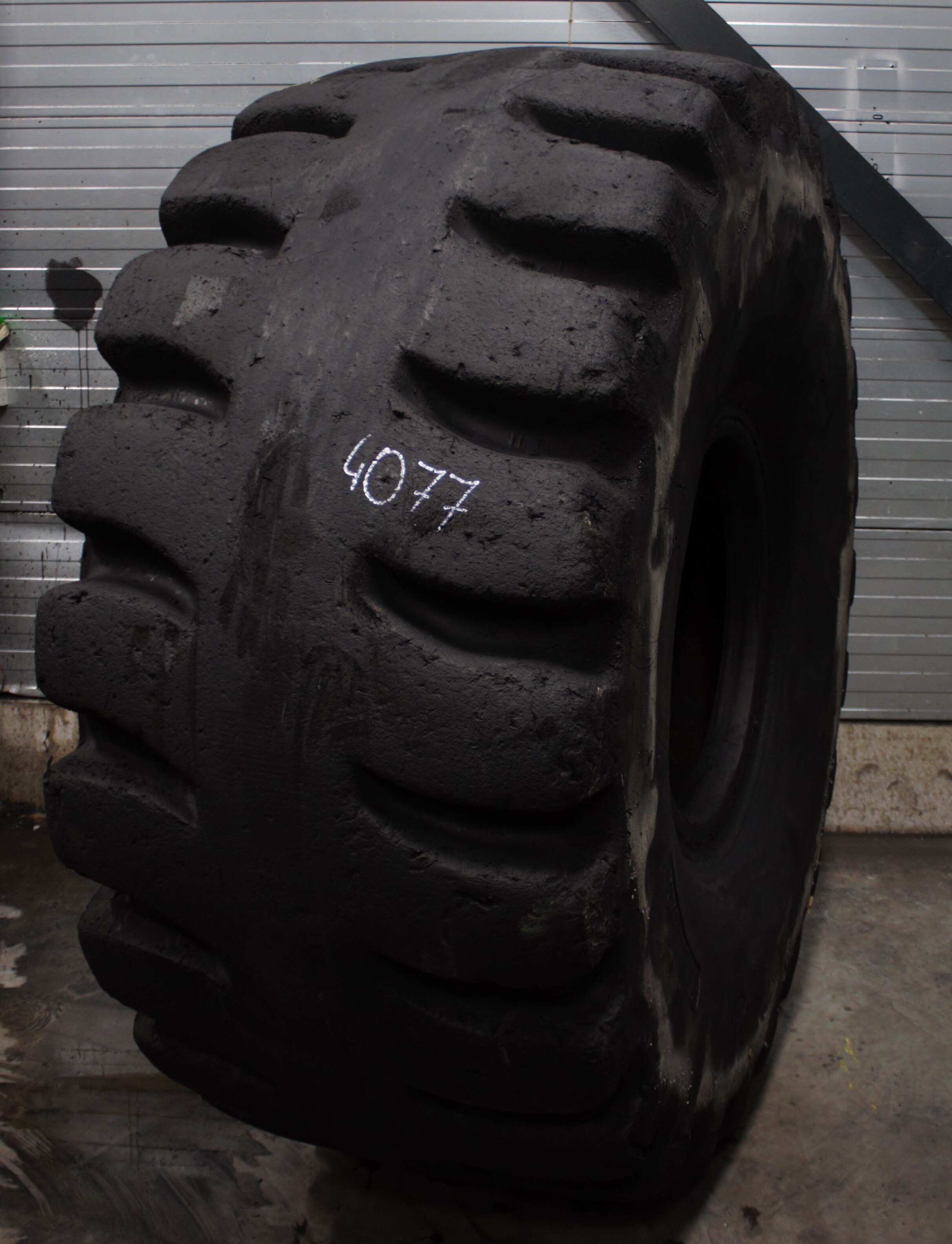 29.5R25 USED GOODYEAR RL-5K 216A2 ** L-5 TL 65MM 68% 3 REP + COSM REP ...