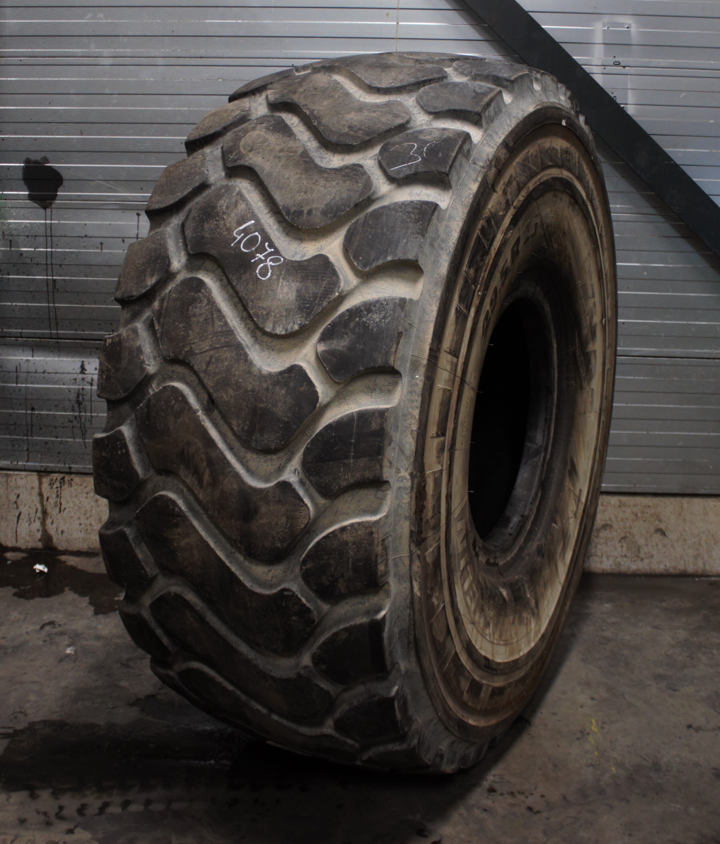 29.5R25 USED MICHELIN XHA2 216A2 ** L-3 TL 27MM 62% NO REP 4078 | Heuver