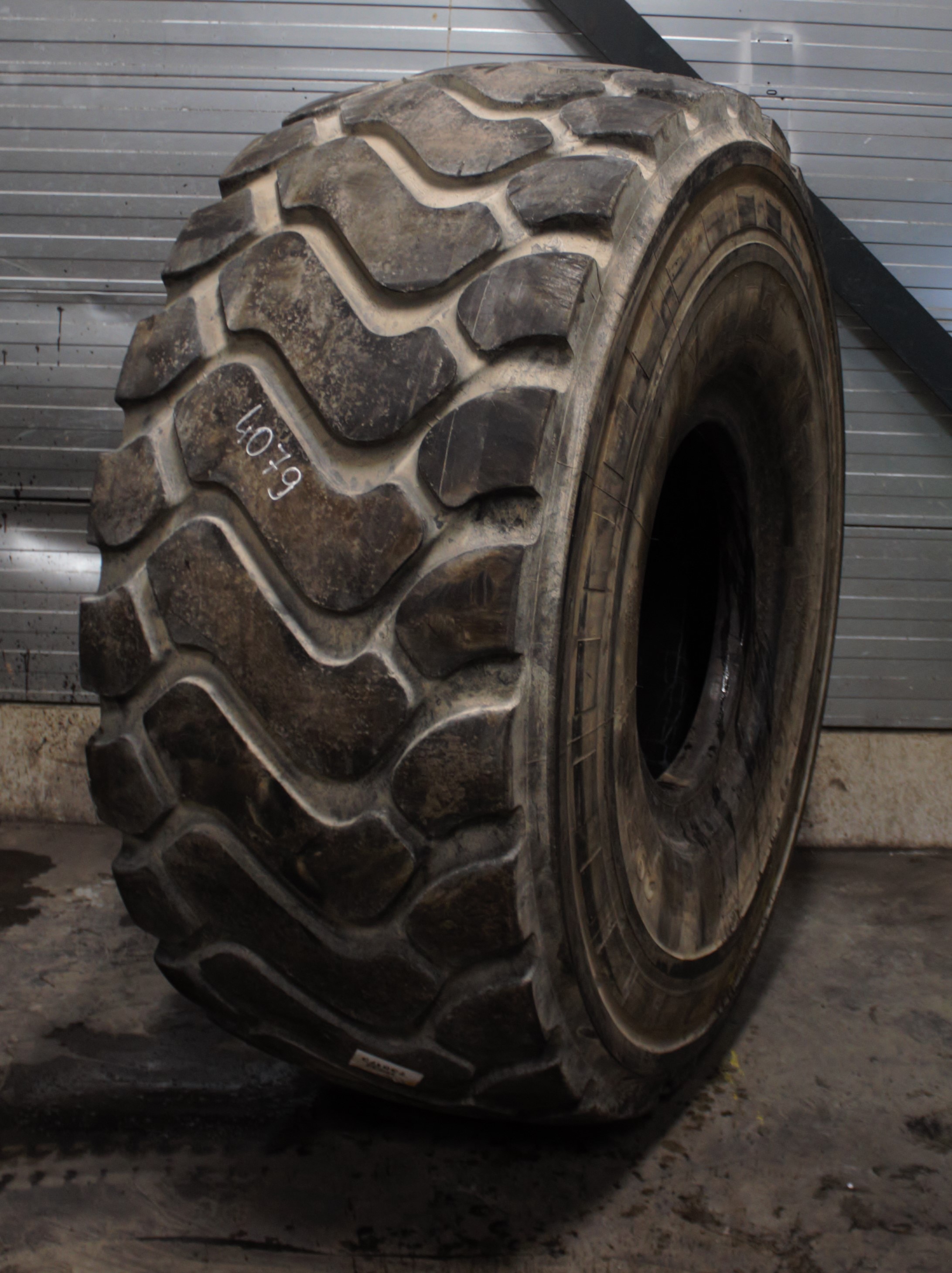 29.5R25 USED MICHELIN XHA2 216A2 ** L-3 TL 27MM 62% NO REP 4079 | Heuver