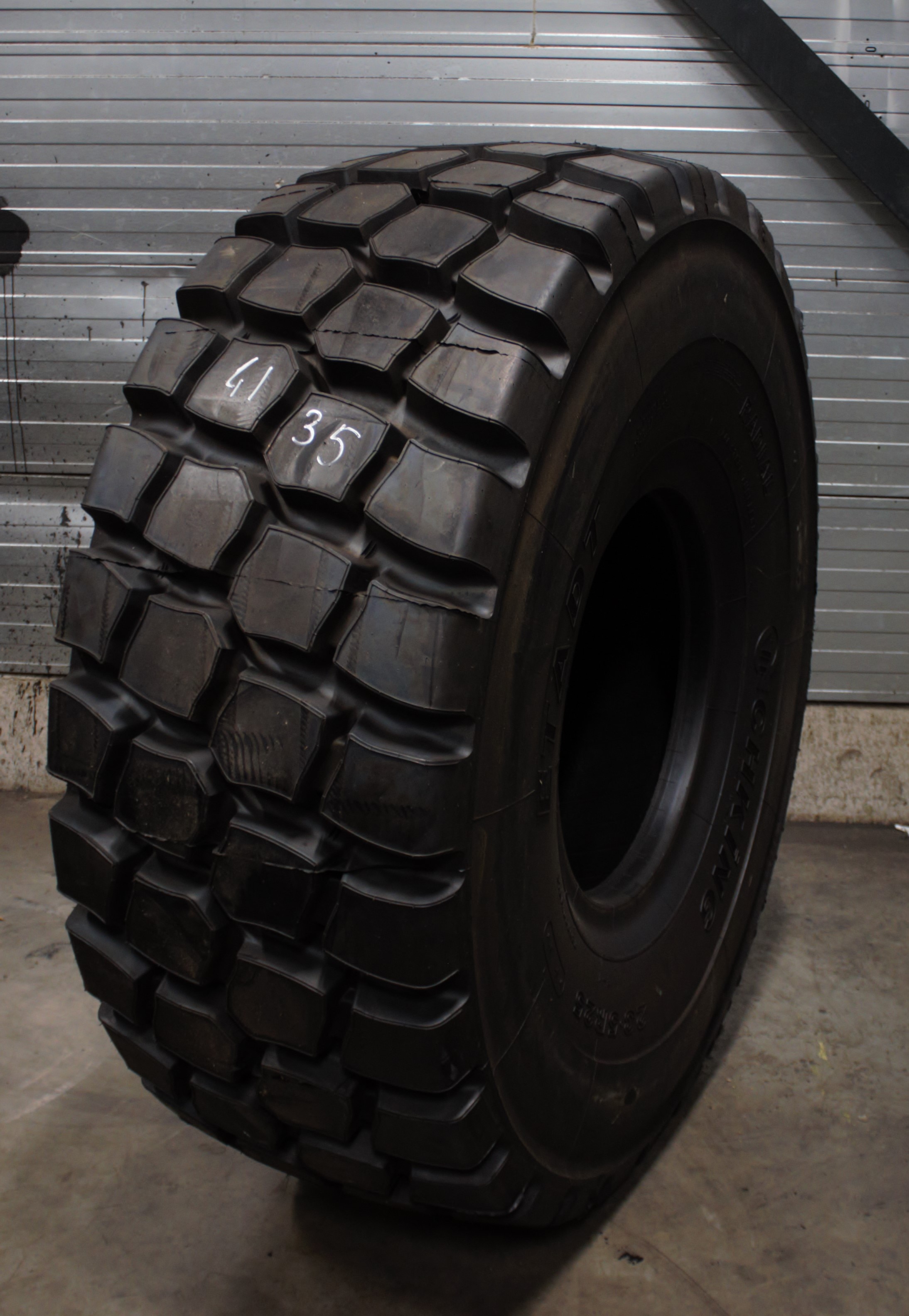 23.5R25 USED TECHKING ETADT TYPE - C S 47MM 99% NO REP 4135 | Heuver