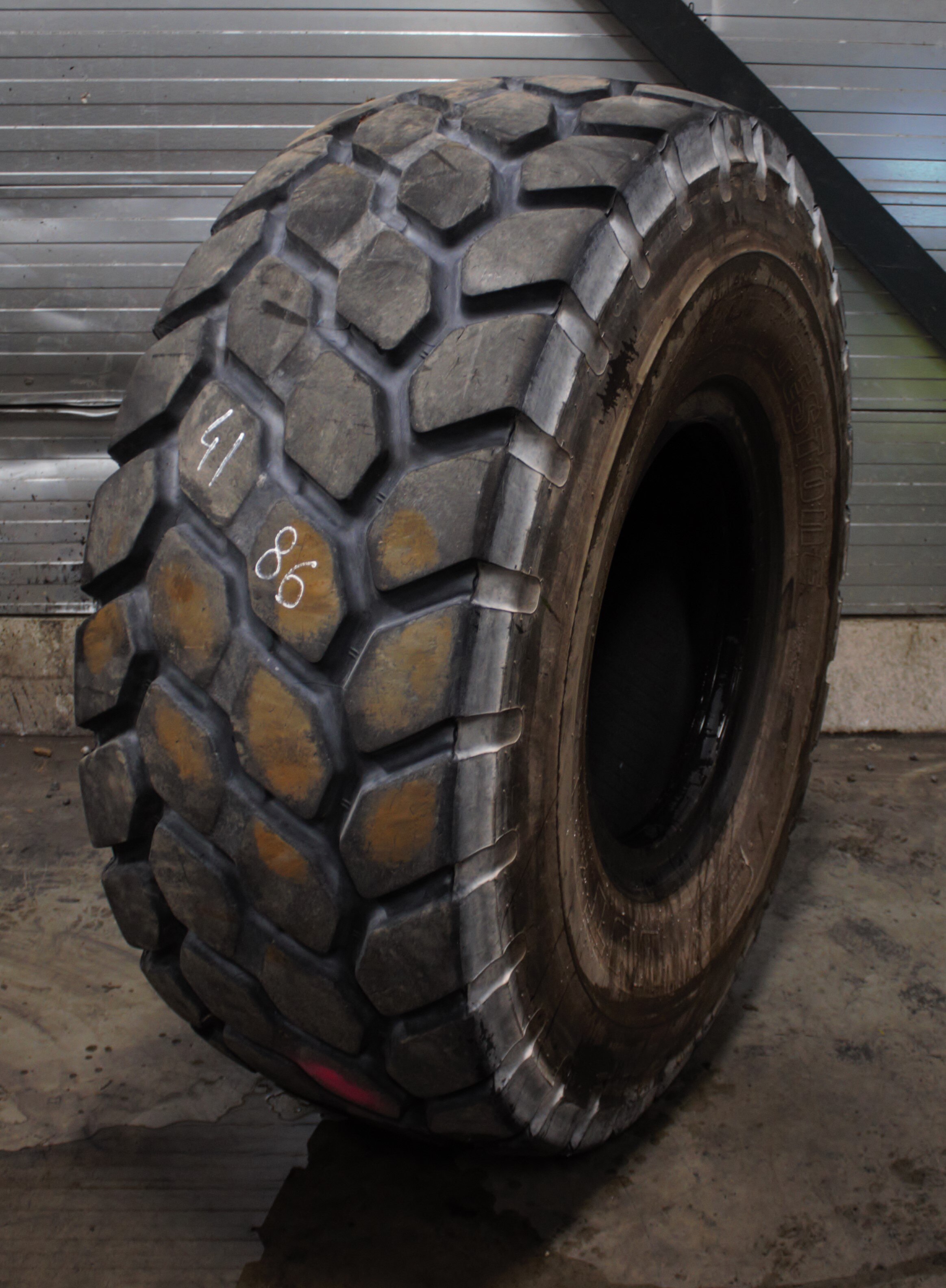23.5R25 USED BRIDGESTONE VJT 195A2 * L-3 TL 26MM 74% NO REP 4186 | Heuver