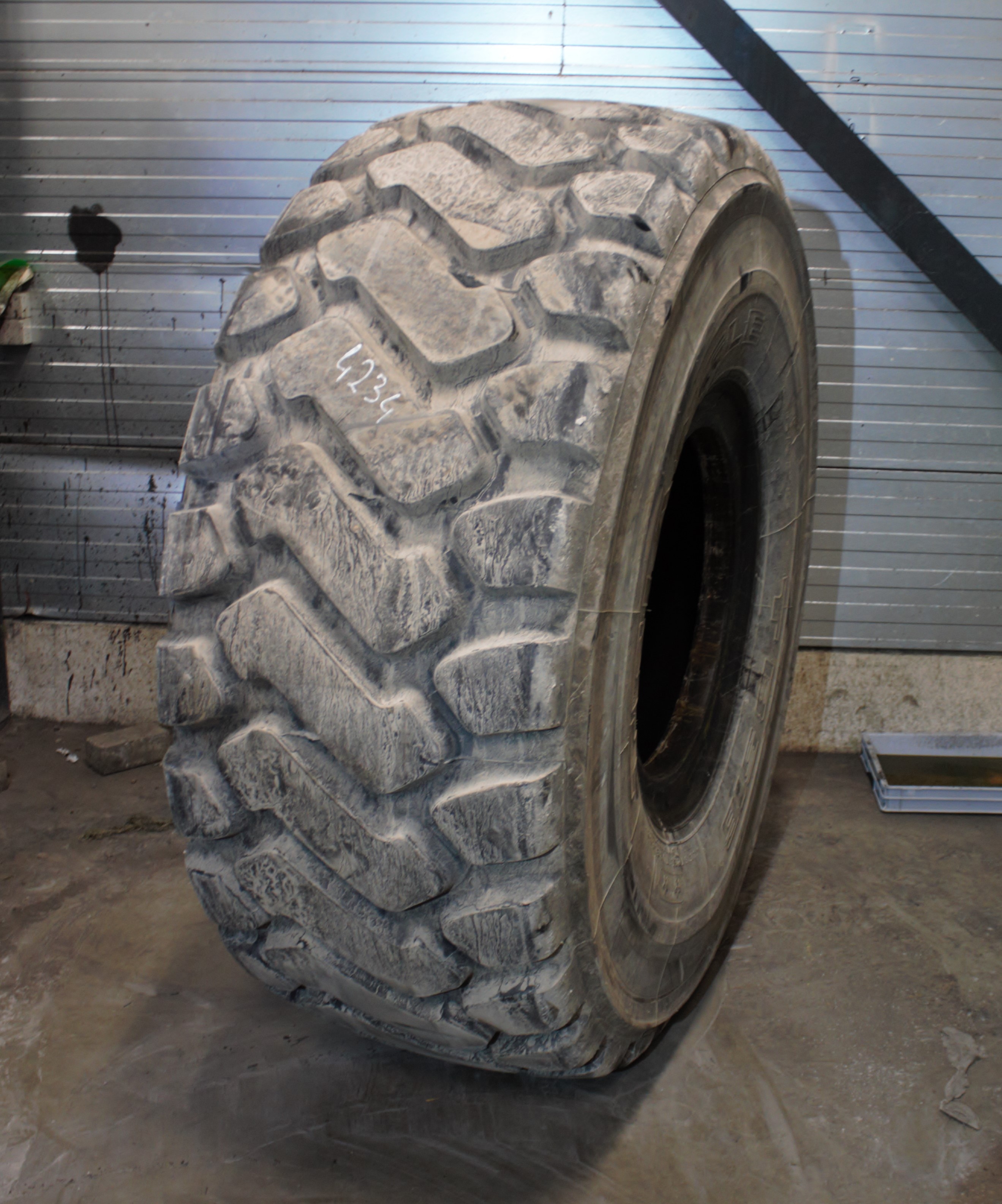 26.5R25 USED TRIANGLE TB516 193B ** E-3/L-3 TL 33MM 94% NO REP 4234 ...