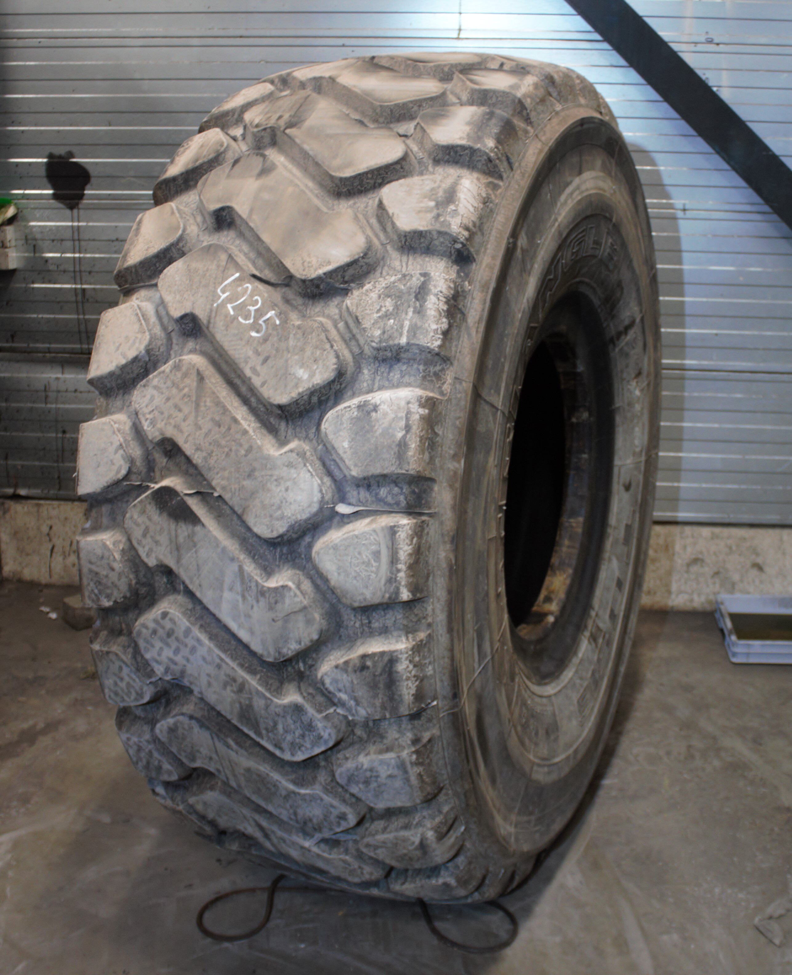 26.5R25 USED TRIANGLE TB516 193B ** E-3/L-3 TL 33MM 94% NO REP 4235 ...