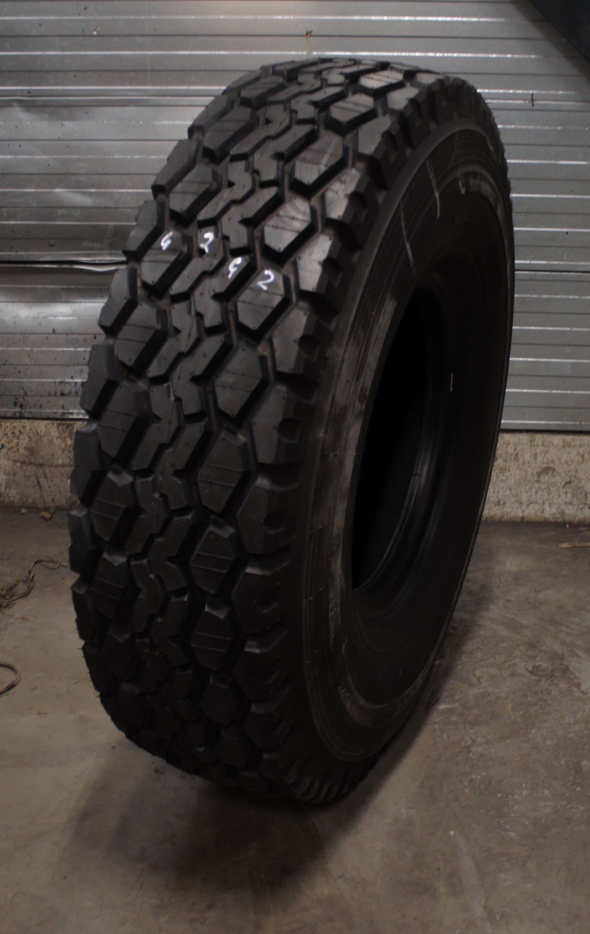 445/95R25 USED BRIDGESTONE VHB ** 177E TL 23MM 99% NO REP 4242 | Heuver