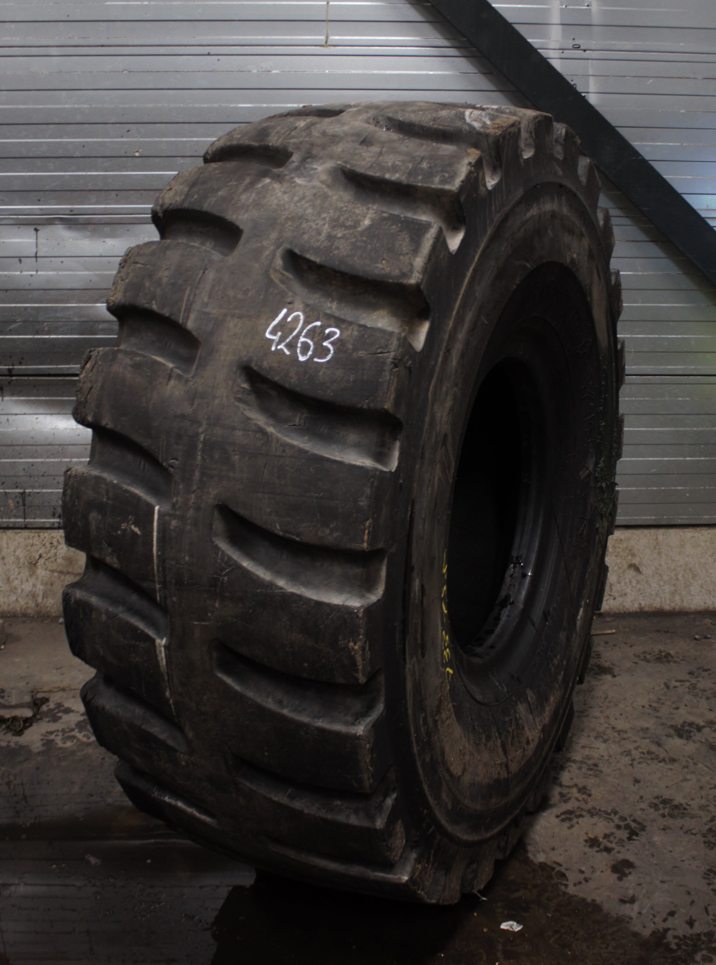 23.5R25 USED GOODYEAR RL-4K L-4 TL 45MM 83% COSM REP 4263 | Heuver