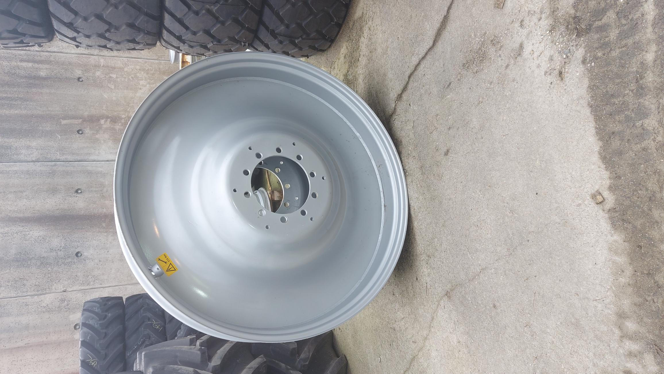 10-52 WHEEL USED CASE SILVER 281-335-10 A3 ET150 V8494 VAST DEMO, 2 ...