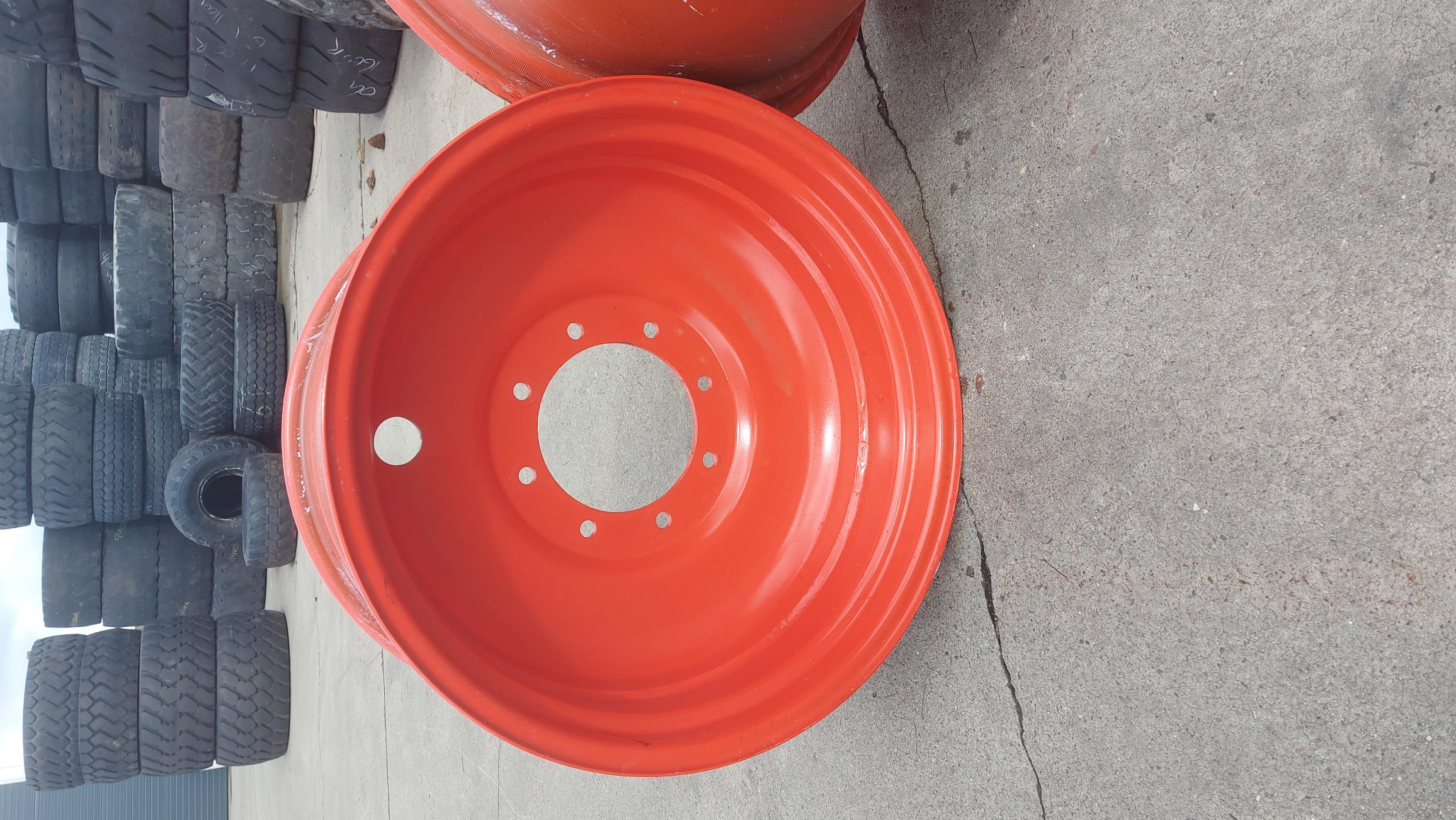 15-28 WHEEL USED CLAAS RED 221-275-8 Ø21 ET15 V8496 VAST, 1 KANT GELAST ...