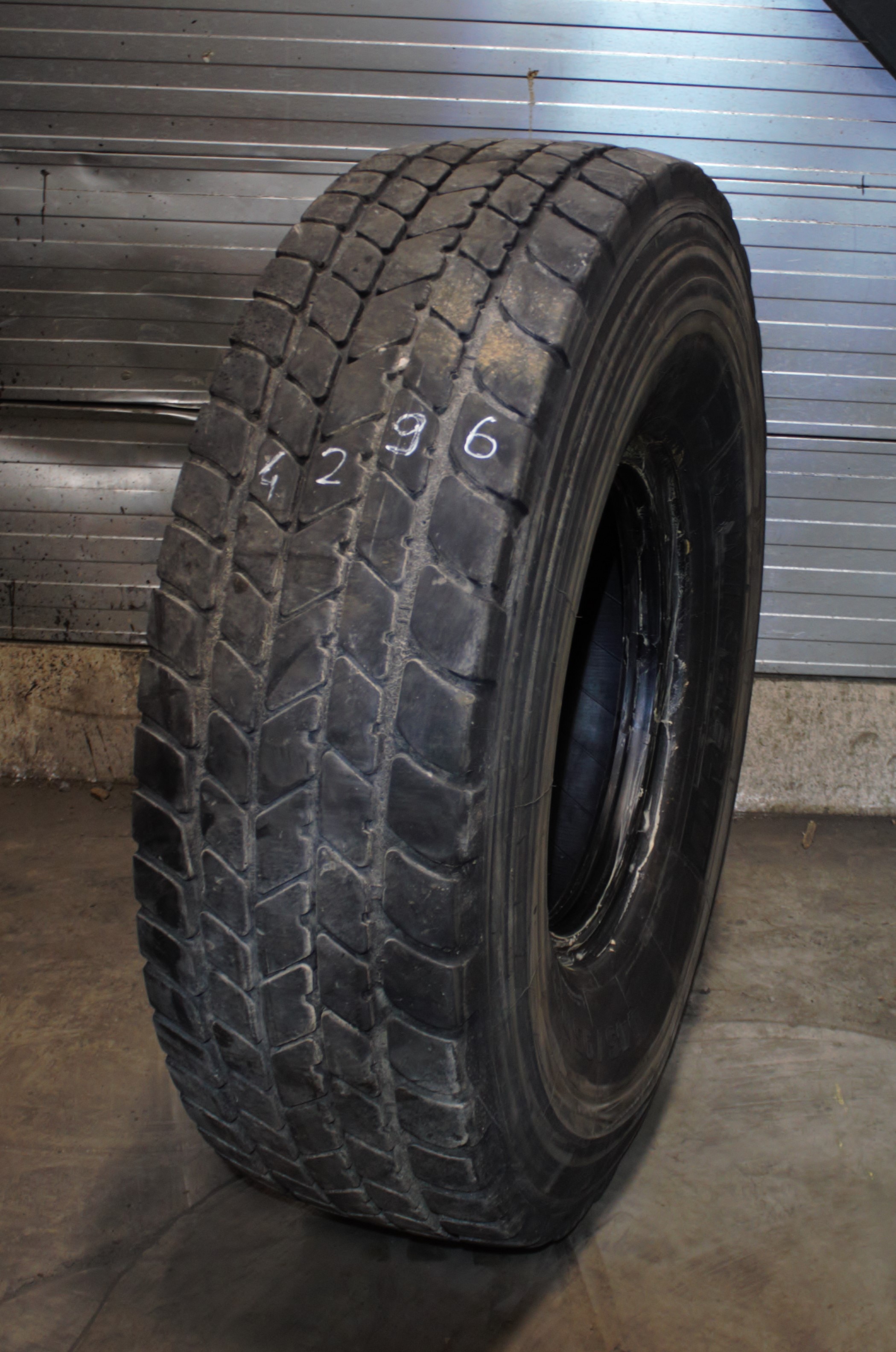 445/95R25 USED MICHELIN X-CRANE+ E-2 TL 12MM 48% NO REP 4296 | Heuver