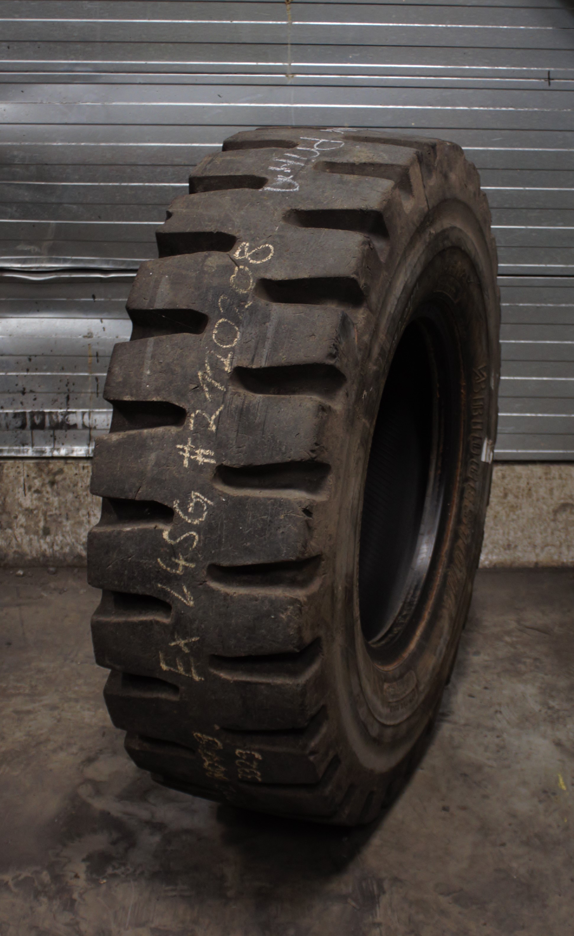 15.5R25 USED BRIDGESTONE VSDL A2 * L-5 TL 53MM 82% NO REP 4344 | Heuver