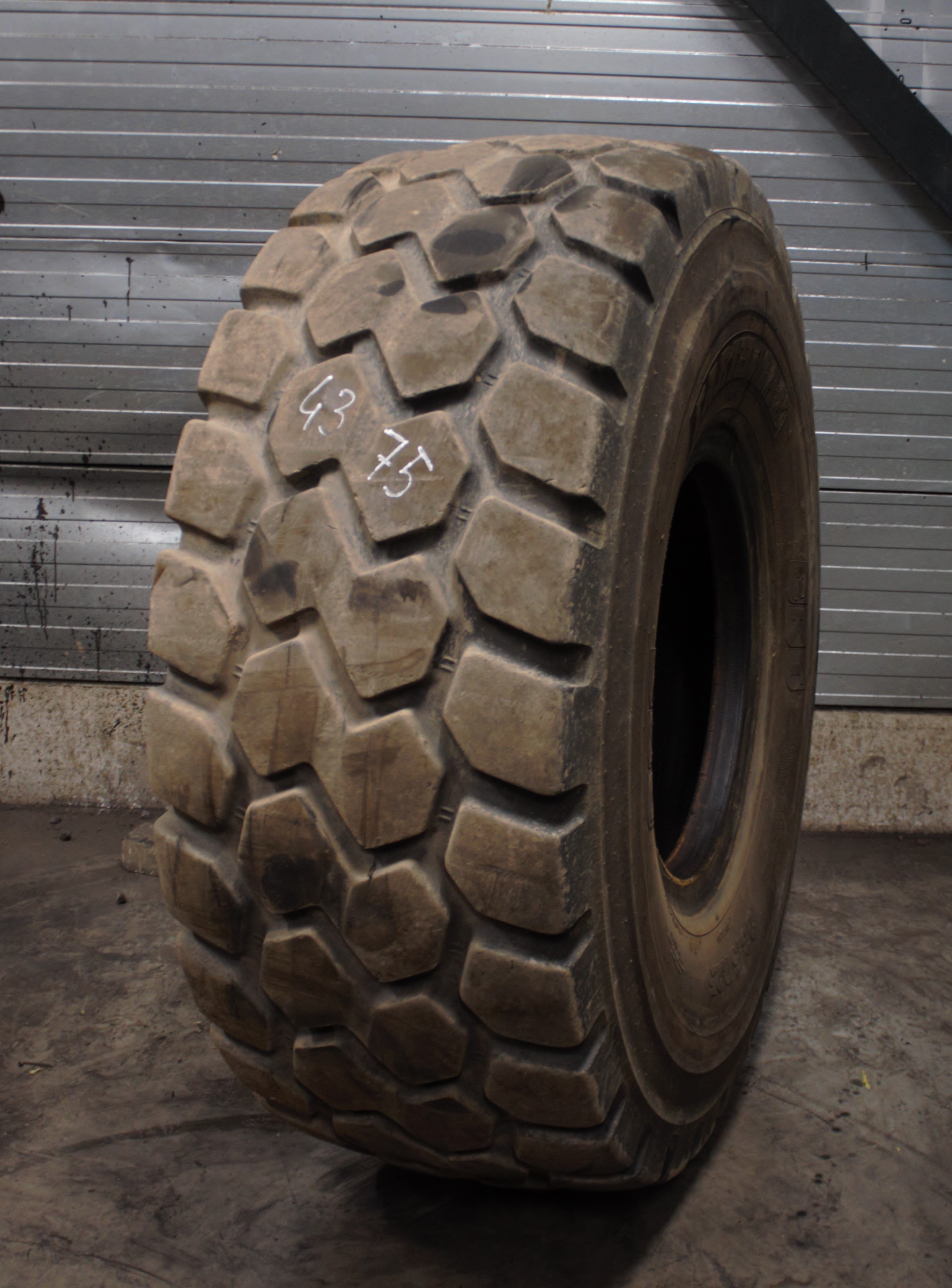 23.5R25 USED BKT SR-31 195A2/185B TL 23MM 65% NO REP 4375 | Heuver