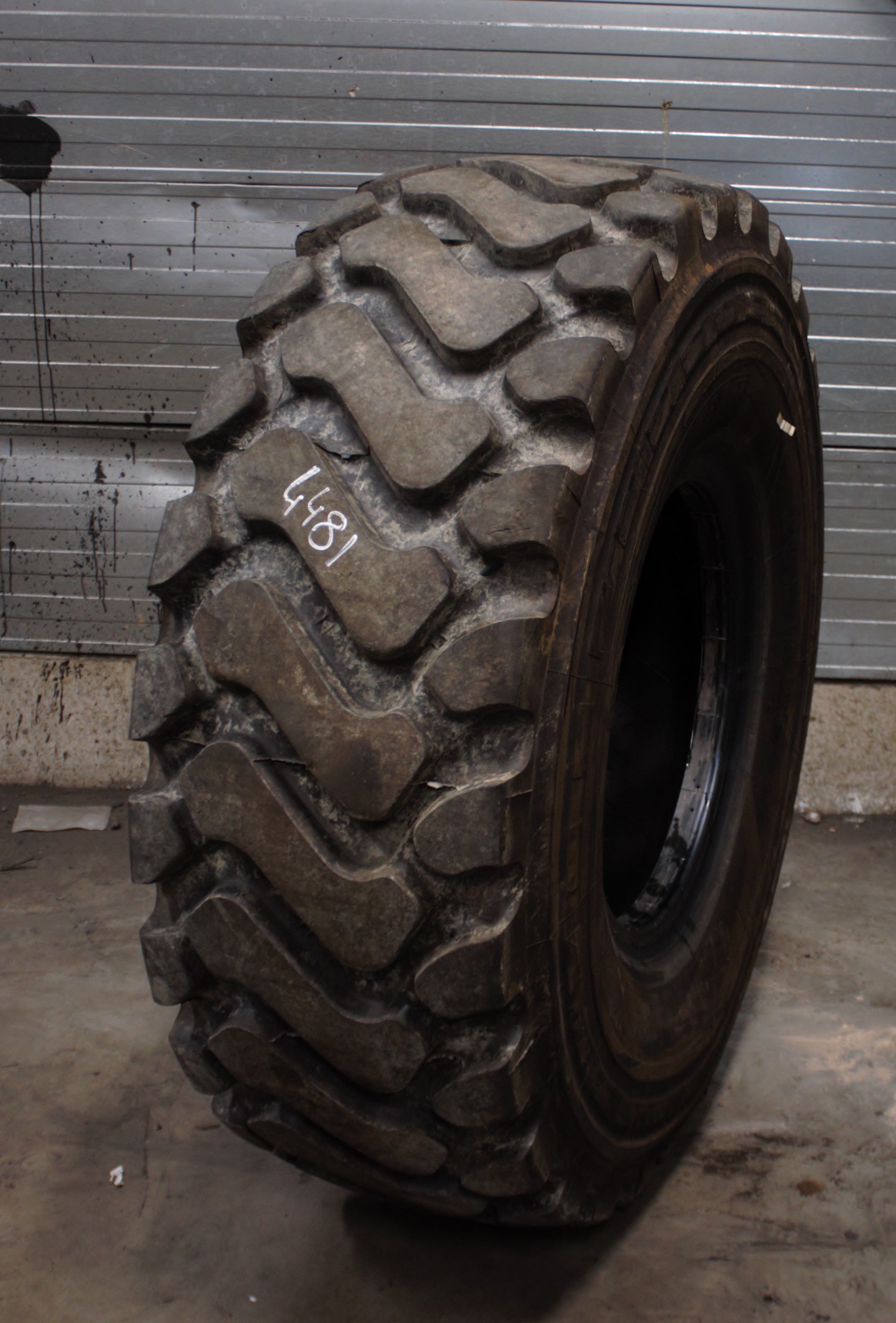 20.5R25 USED MICHELIN XHA2 186A2 * L-3 TL 33MM 99% NO REP 4481 | Heuver