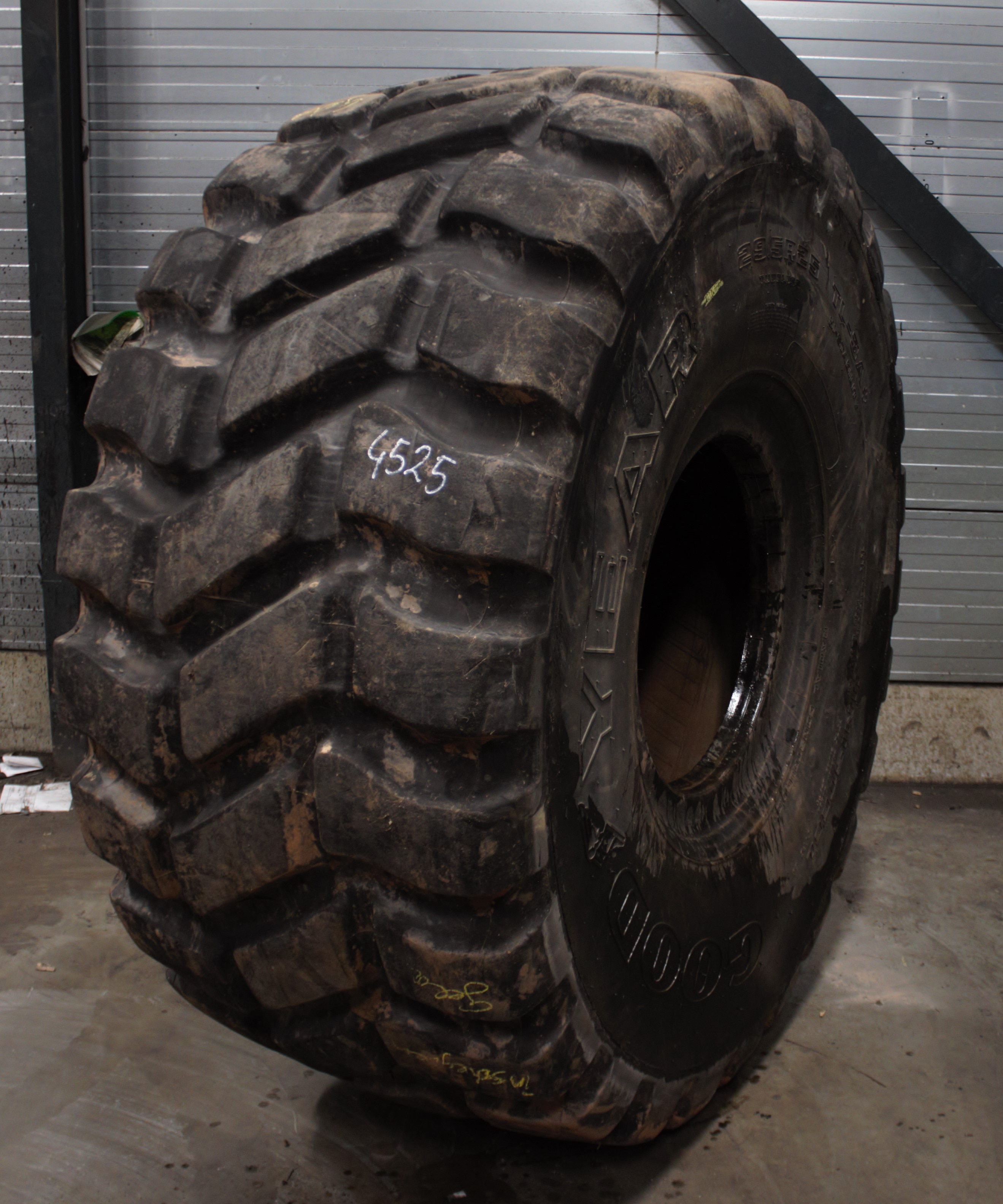 29.5R25 USED GOODYEAR TL-3A+ TL 41MM 87% NO REP 4525 | Heuver