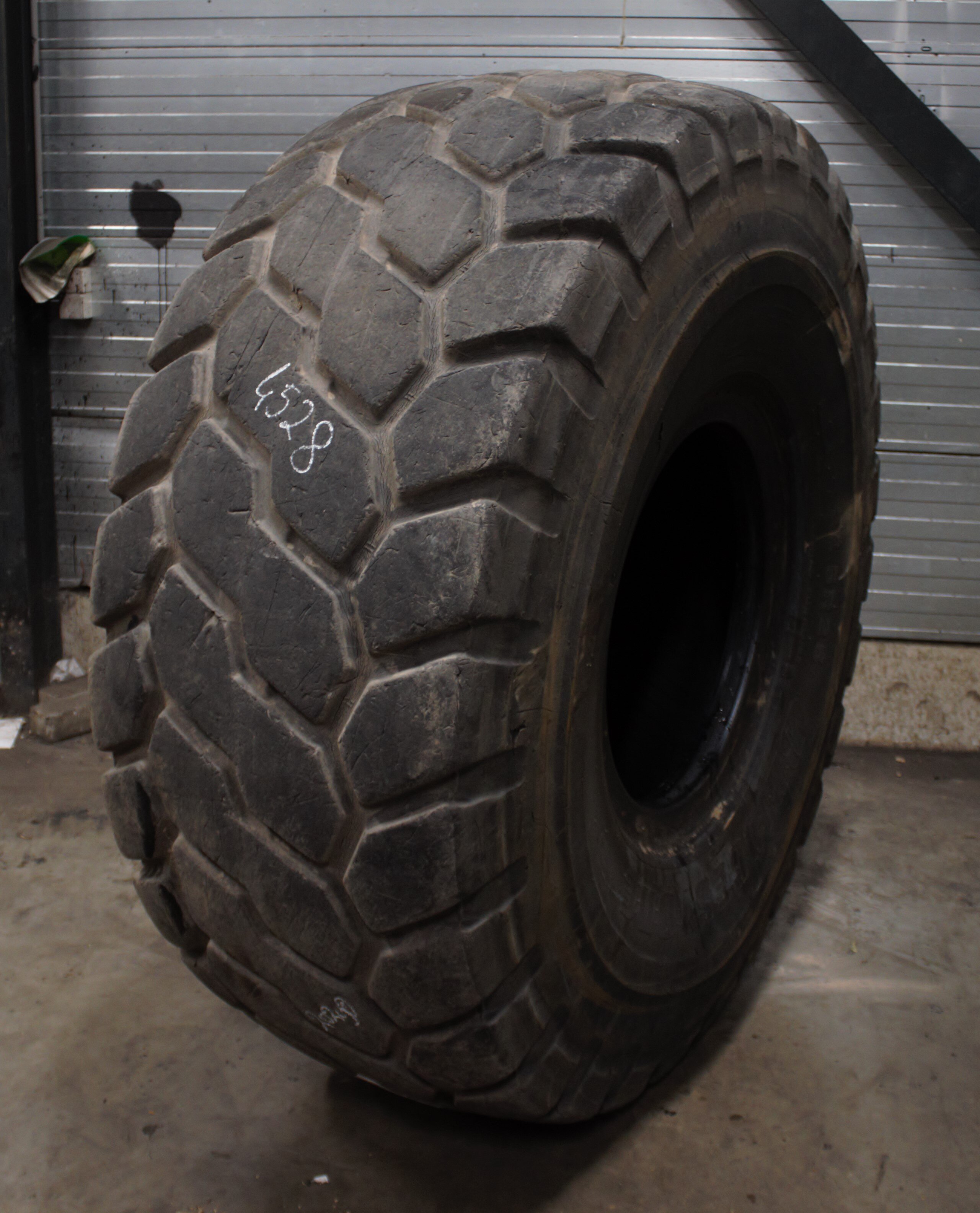 26.5R25 USED BRIDGESTONE VJT 202A2 * L-3 TL 21MM 55% NO REP 4528 | Heuver