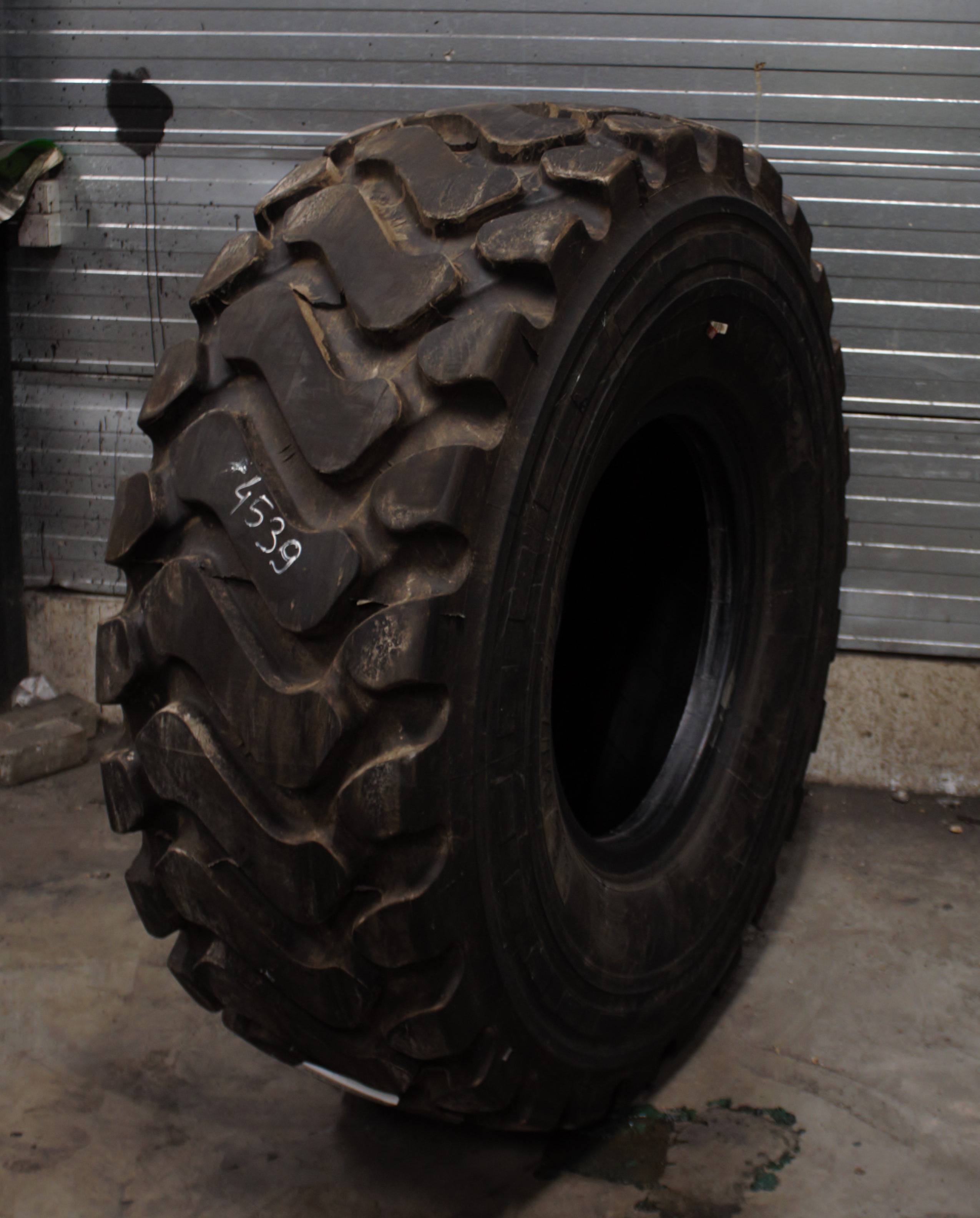 20.5R25 USED MICHELIN XHA2 186A2 * L-3 TL 33MM 99% NO REP 4539 | Heuver