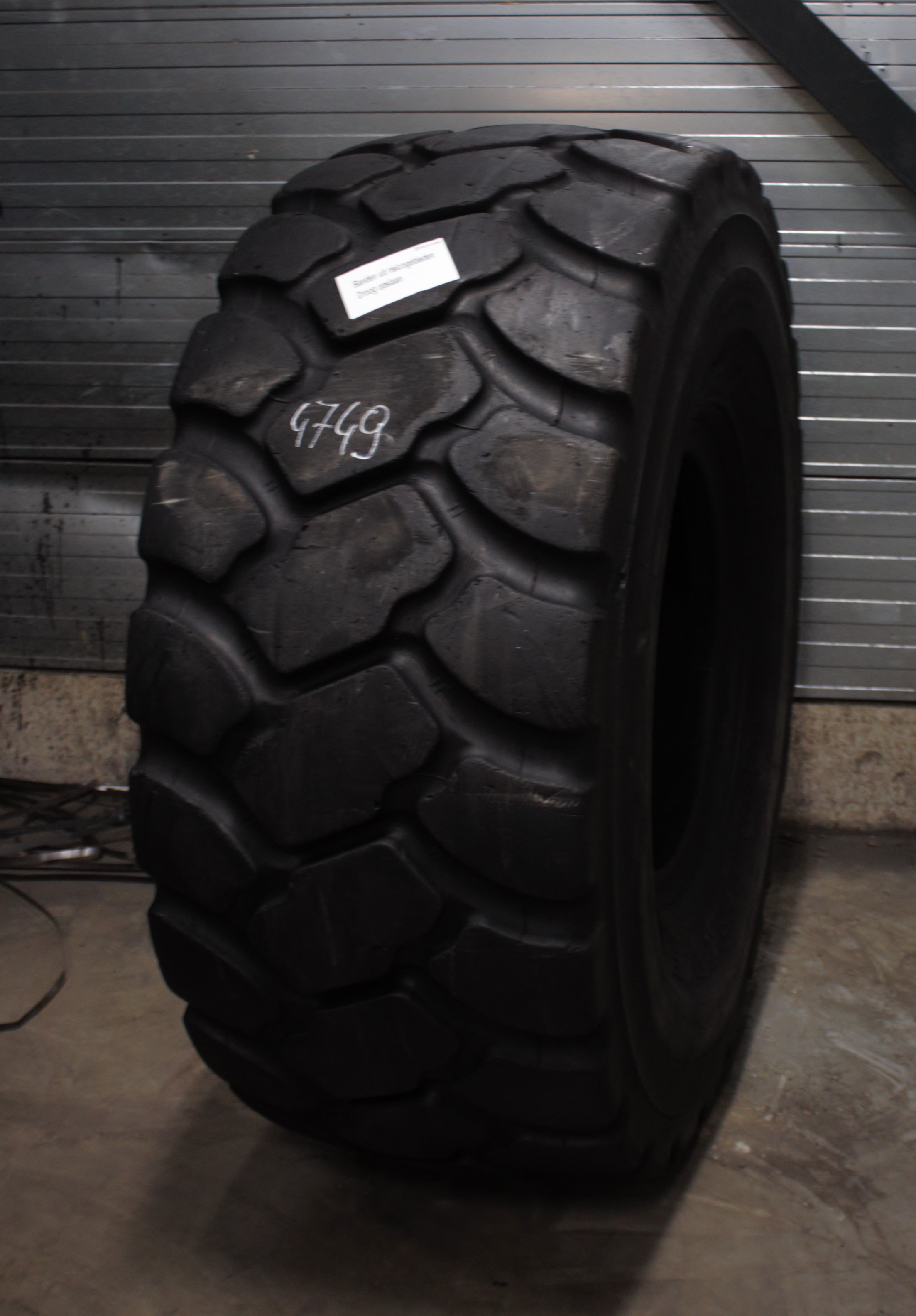 23.5R25 USED GOODYEAR RT-3B L-3 TL 23MM 66% COSM REP 4749 | Heuver