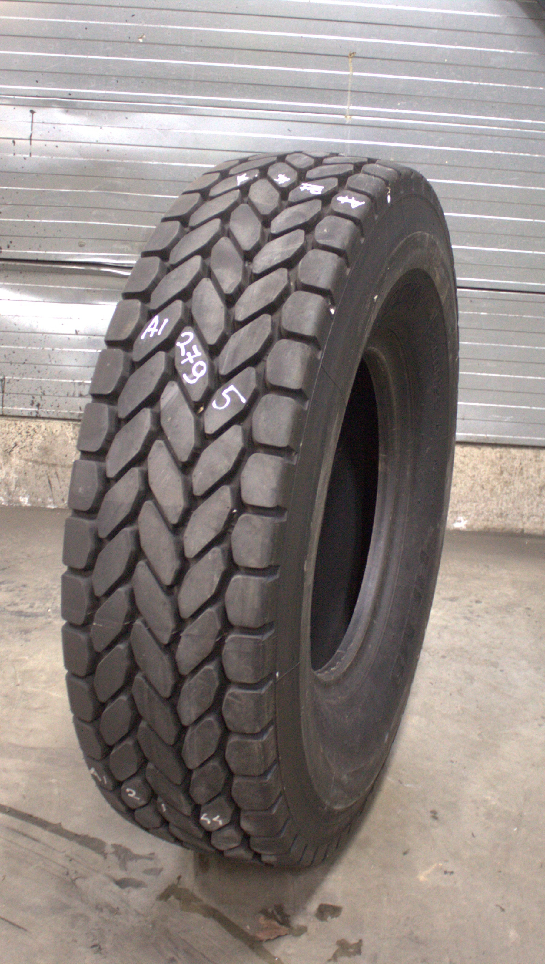 385/95R25 USED DOUBLE COIN REM-8 *** T 24MM 100% NO REP A | Heuver